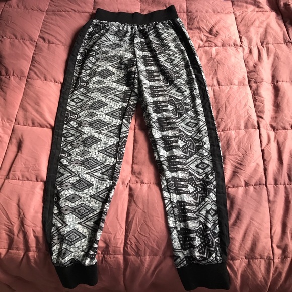 Vanilla Star | Pants & Jumpsuits | Vanilla Star Pattern Pants Looks ...